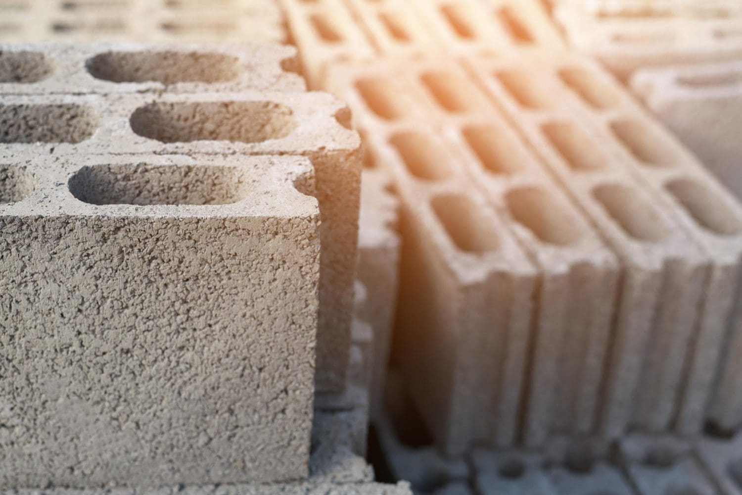 Cómo se Fabrican los Bloques para la Construcción | Abatol SAS